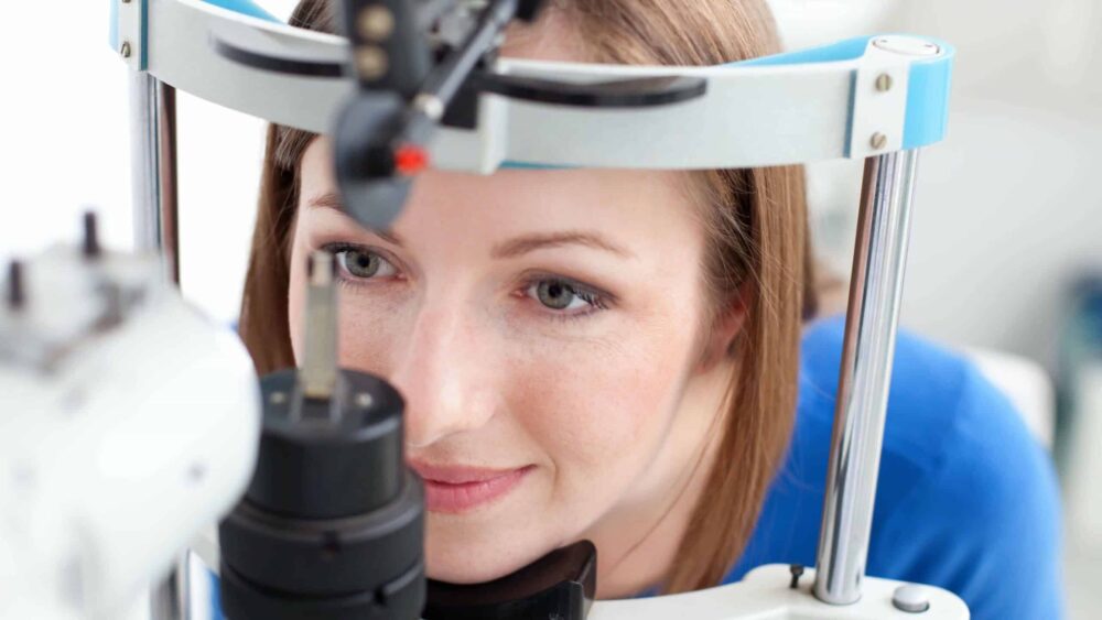 The Debate Between LASIK vs. Glasses